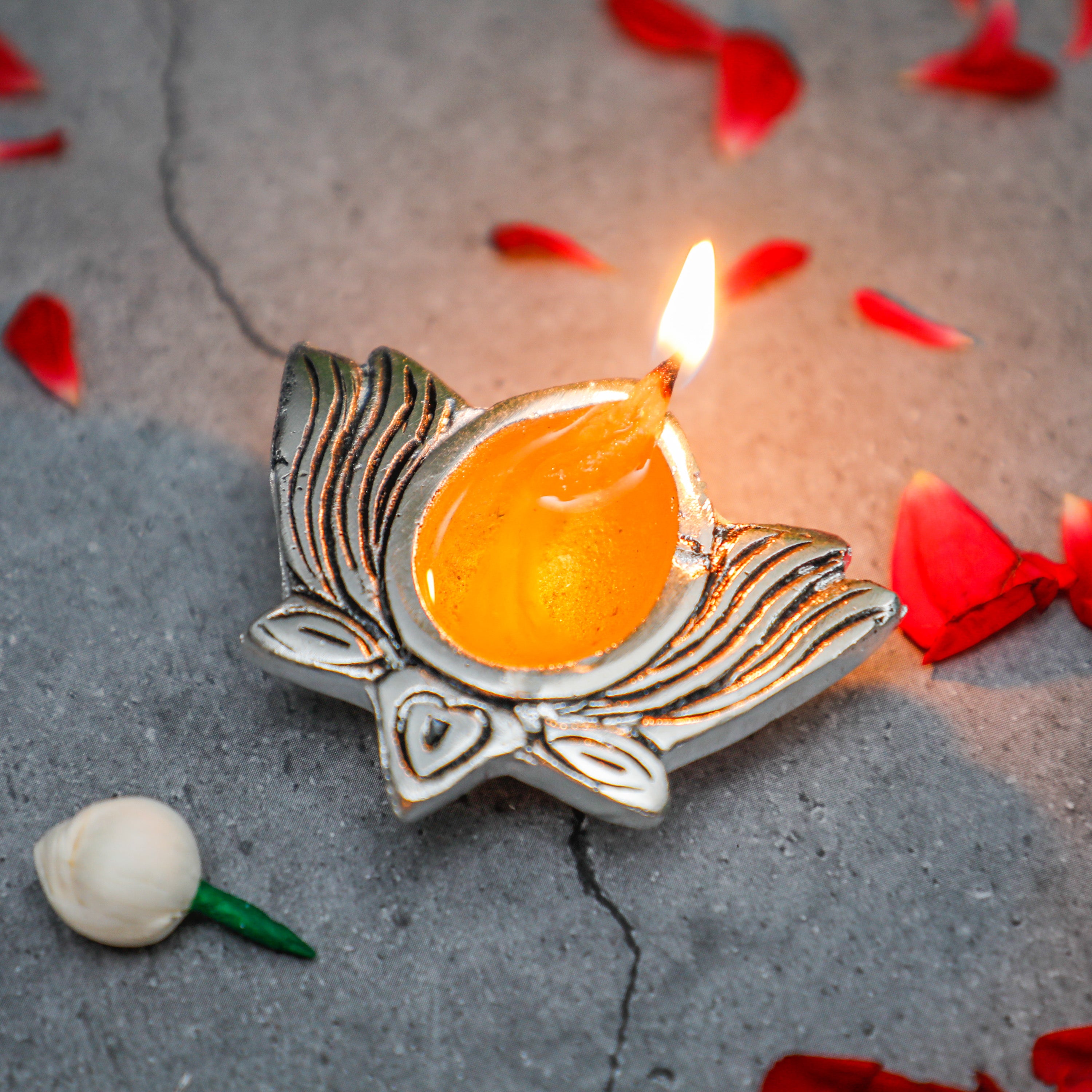 Buy Traditional Diyas & Candles for Diwali at Low Price from Desifavors